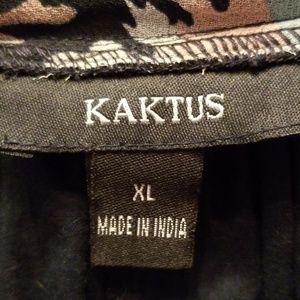 Kaktus | Tops | Kaktus Womans Floral Blouse | Poshmark